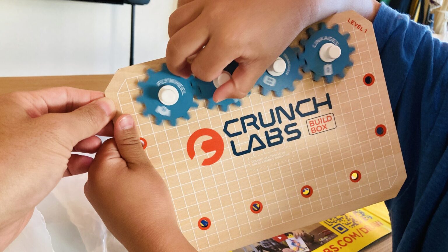 【CrunchLabs｜開封組み立て＆レビュー】今回のドローイングマシンはアートを生み出すお絵かきマシン！大人と勝負してみよう！